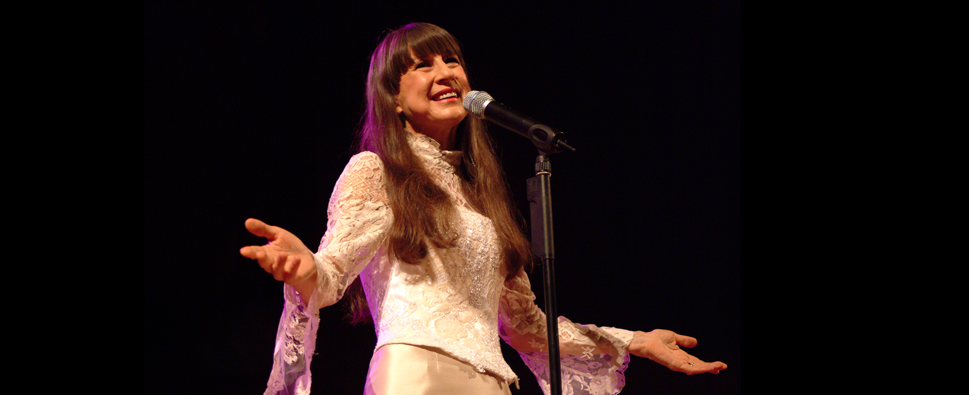 Judith Durham | Home